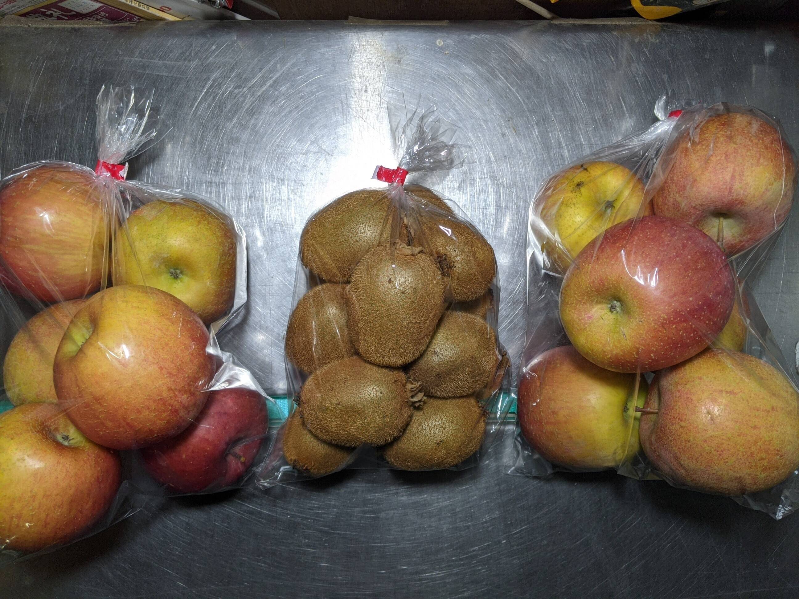 キウイとリンゴ：山形県産のふじ｜食べチョク｜産地直送(産直)お取り寄せ通販 - 農家・漁師から旬の食材を直送