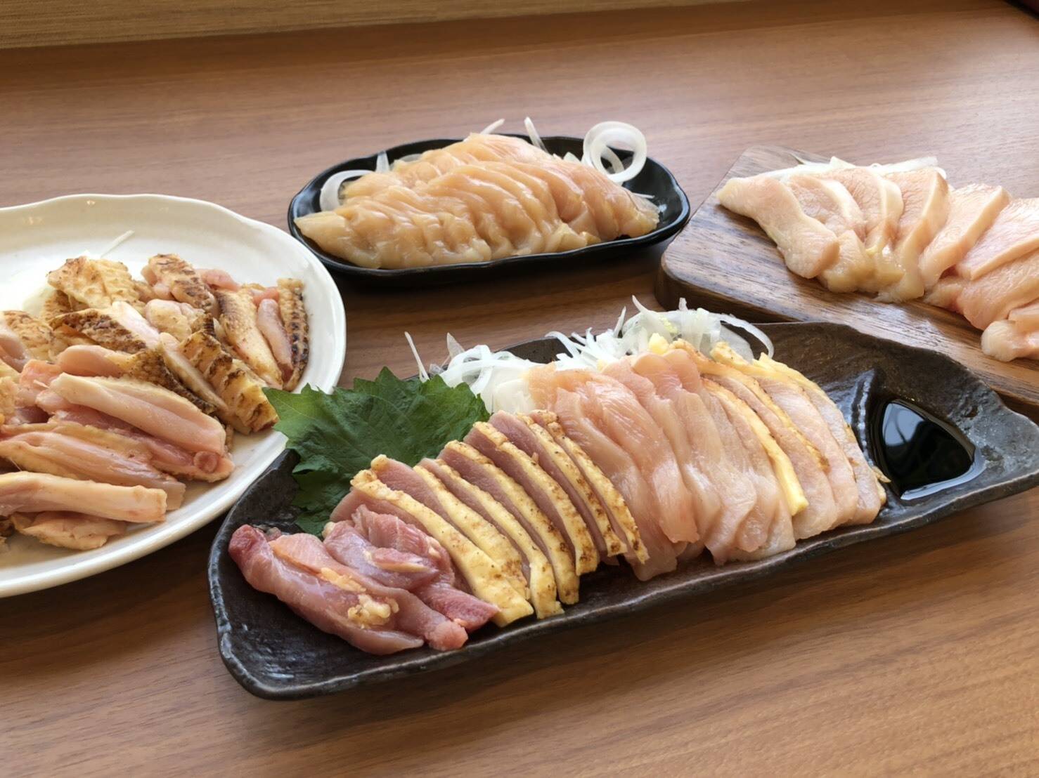 おうちでグルメ☆鶏刺し専門店の味！大摩桜 鶏刺し レギュラー8Pセット【鶏刺し4種×2P さしみ醤油付き】（冷凍）：鹿児島県産の鶏肉｜食べ ...