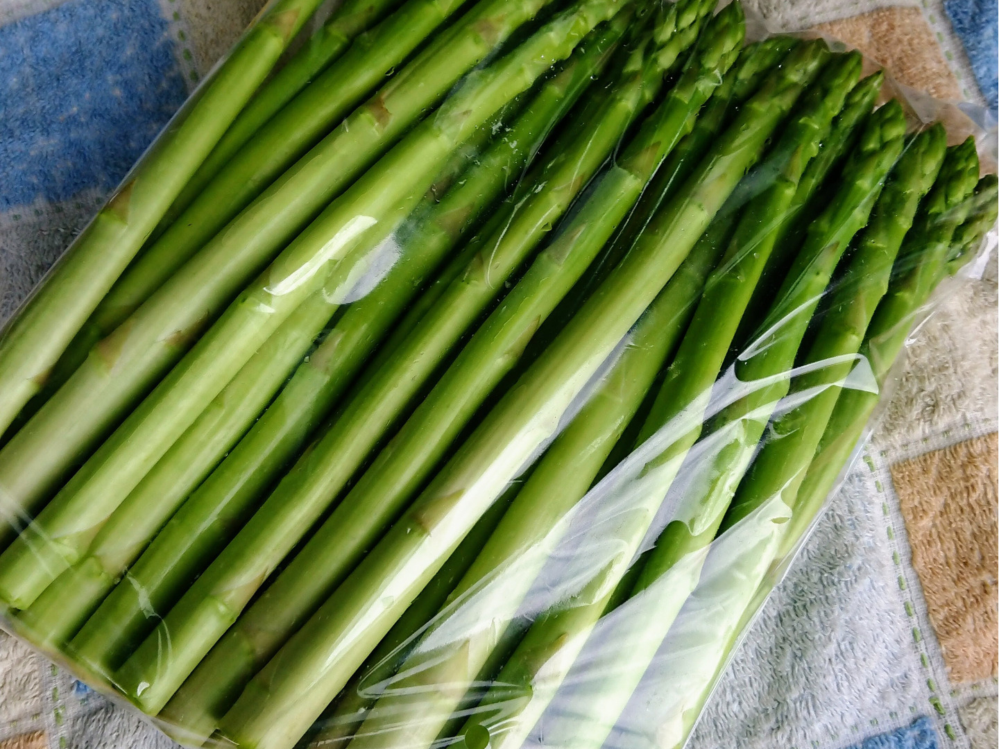 【夏ギフト】新鮮！太い！甘い！阿部農園の朝採りアスパラ 2Lサイズ 1.6kg：北海道産の品種おまかせ｜食べチョク｜産地直送(産直)お取り寄せ通販 - 農家・漁師から旬の食材を直送