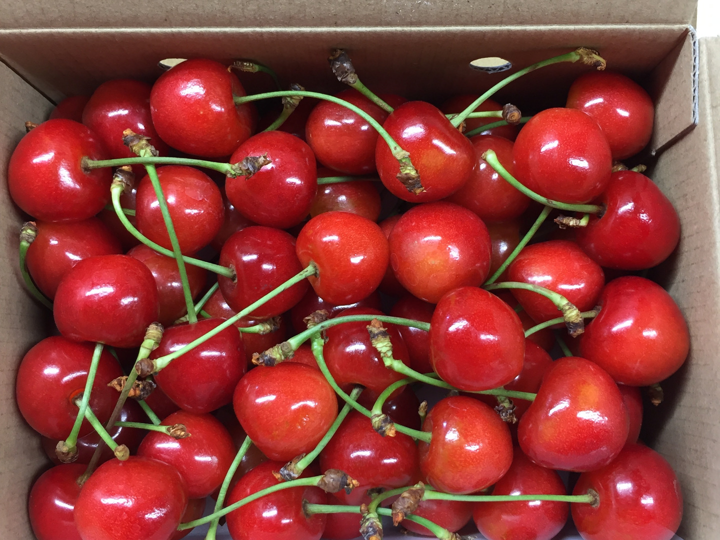 【2024先行予約】大玉で高糖度！さくらんぼ 2～3L バラ 約700g：山梨県産の佐藤錦｜食べチョク｜産地直送(産直)お取り寄せ通販 - 農家・漁師から旬の食材を直送