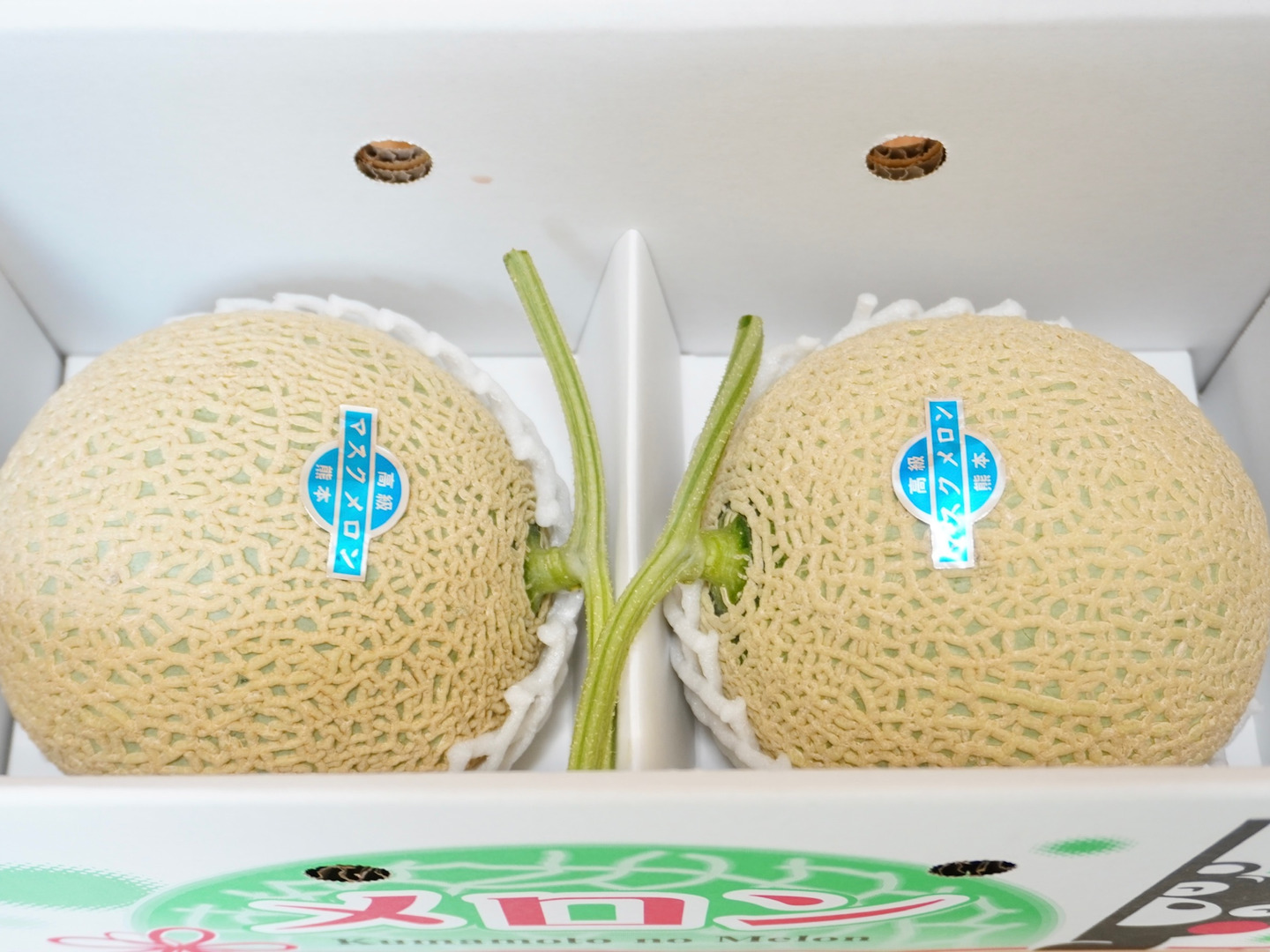 【秋作】秀品マスクメロン2.6kg以上(1.3kg以上×2玉・くまモン箱入り)：熊本県産のマスクメロン｜食べチョク｜産地直送(産直)お取り寄せ通販 - 農家・漁師から旬の食材を直送